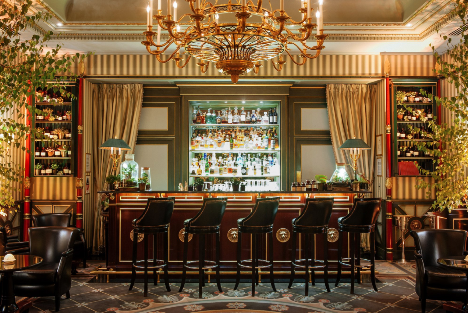 The 10 Best Hotel Bars in Paris for A Luxe Night Out | Where Tiana Travels